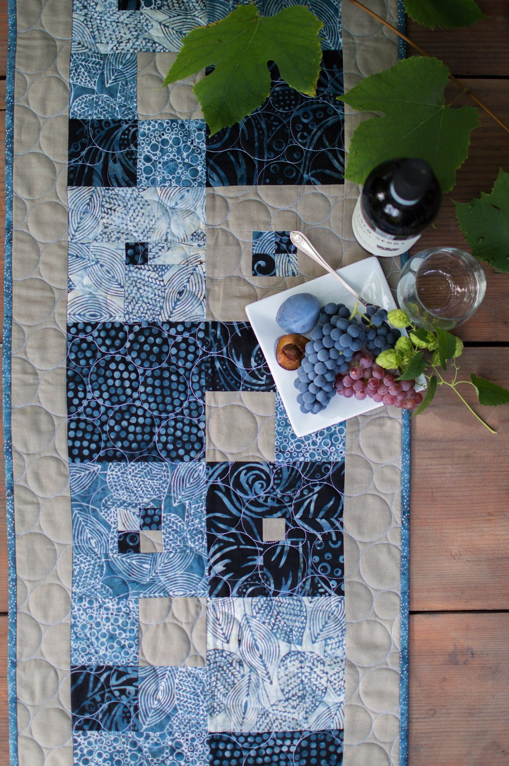 SOHO TABLE RUNNER – Quilt Crossing